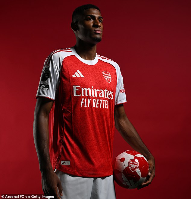 Arsenal confirm fifth signing as Cristhian Mosquera joins for £13m