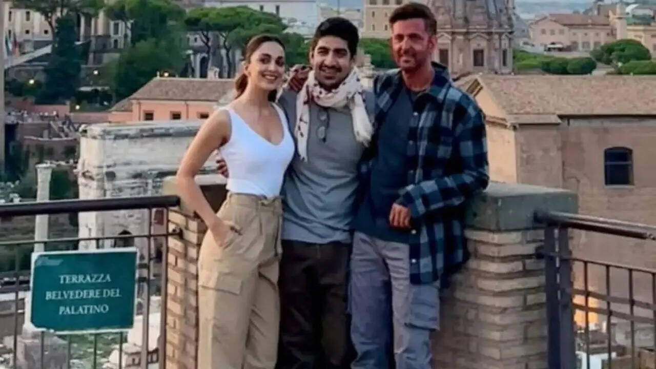 Kiara Advani Posts Behind-the-Scenes Photo with Hrithik Roshan and Ayan Mukerji Before War 2 ...