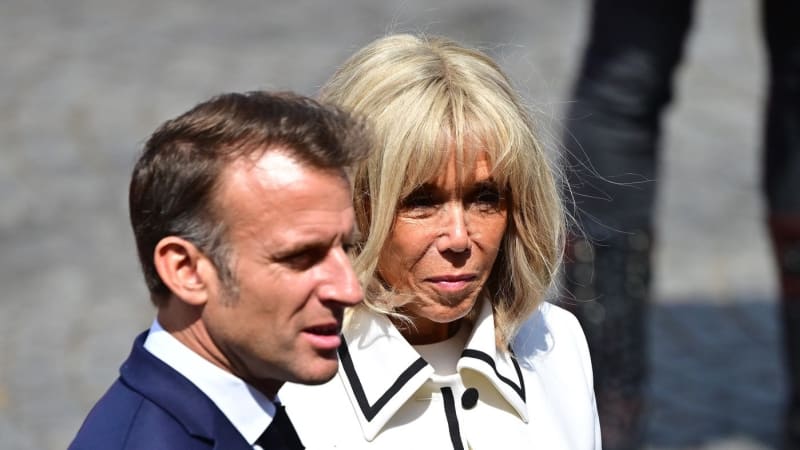 Brigitte Macron se narodila jako muž, hlásá influencerka. Prezidentský ...