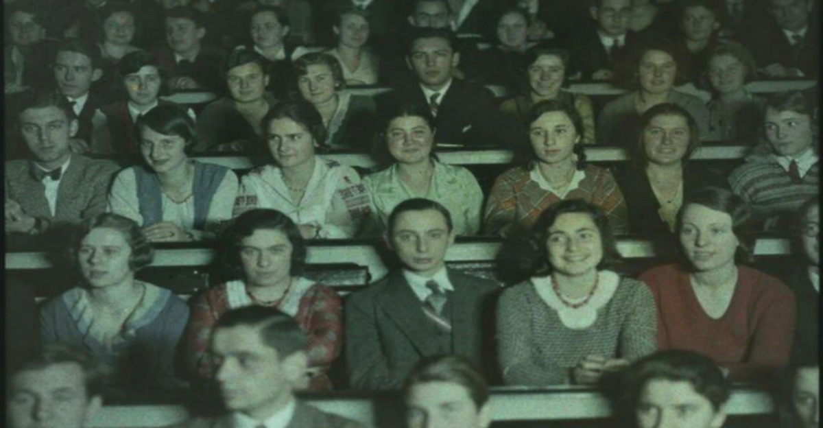 19 Colorized Vintage Photos That Perfectly Capture 1936