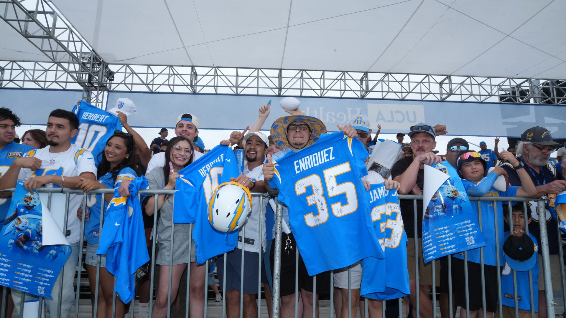 Chargers release 2025 uniform schedule