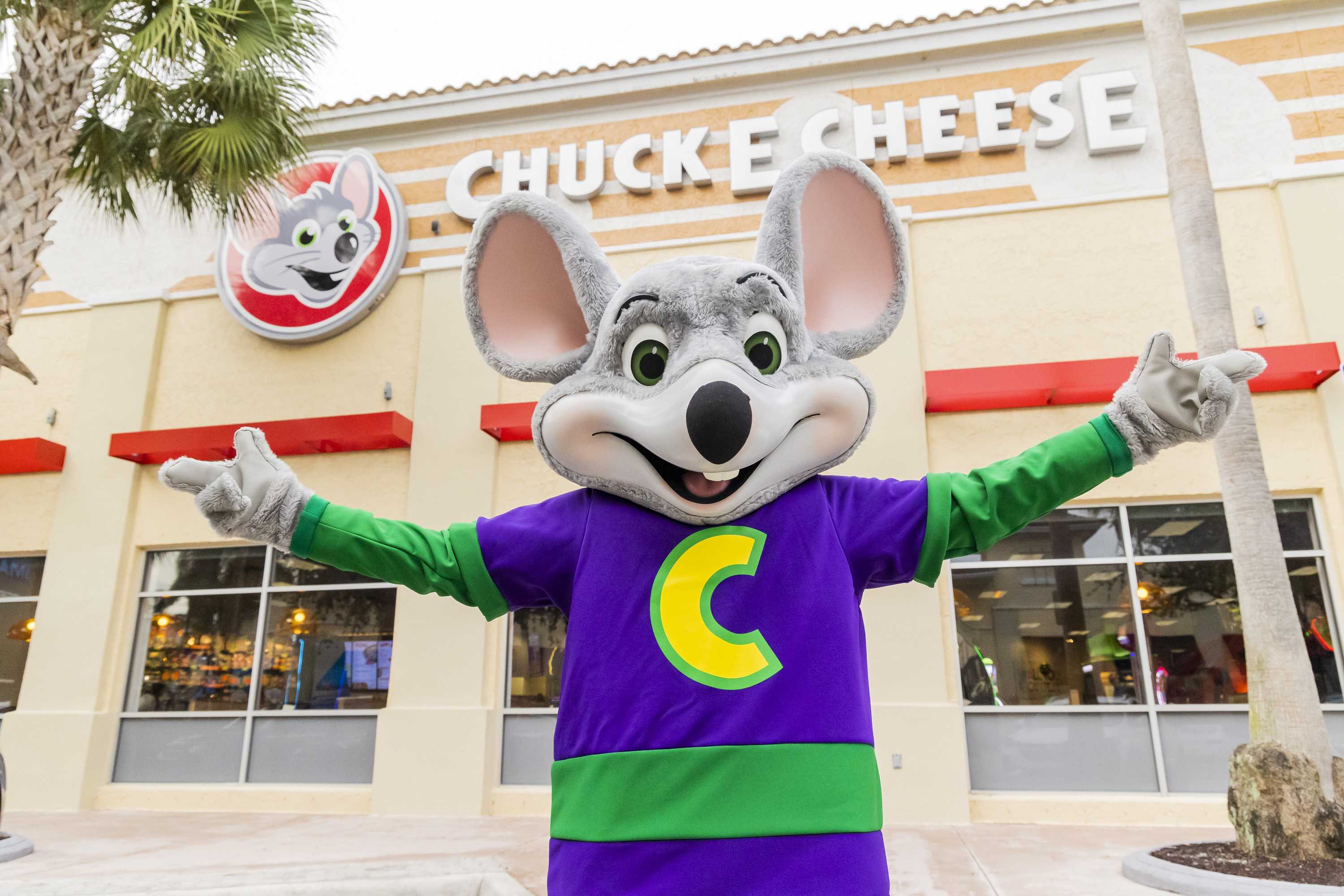 Florida Chuck E. Cheese employee arrested in full costume