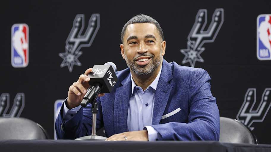 Basketball World Reacts To San Antonio Spurs Signing 4-Year NBA Player