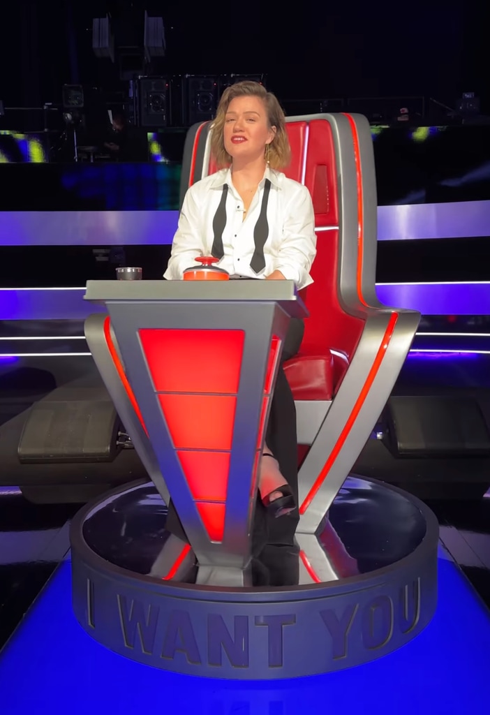 Kelly Clarkson unveils major hair transformation in time for big move