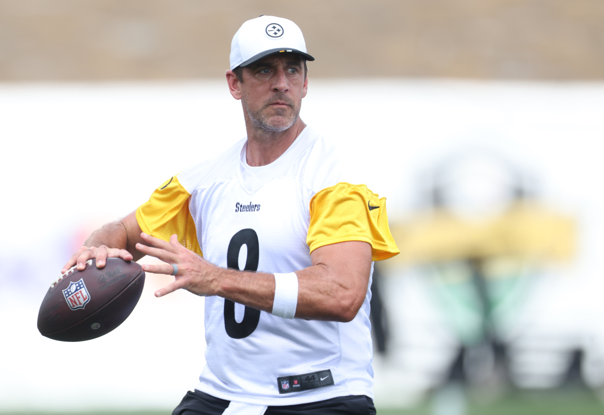 Aaron Rodgers had the worst possible start to Steelers practice