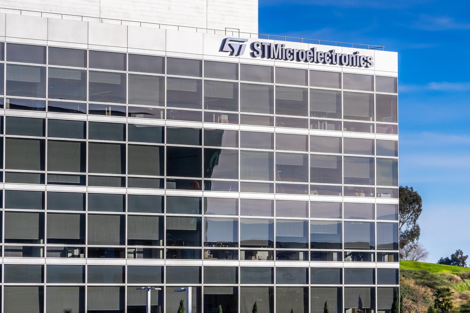 Stmicroelectronics plans to acquire NXP's MEMS sensors biz for $950M