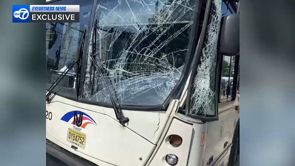 30 people injured after 2 buses crash on ramp to Port Authority