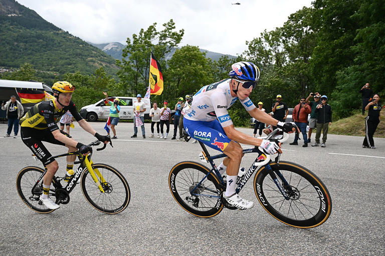Tour de France stage 18: Ben O'Connor sails up Col de la Loze for solo ...