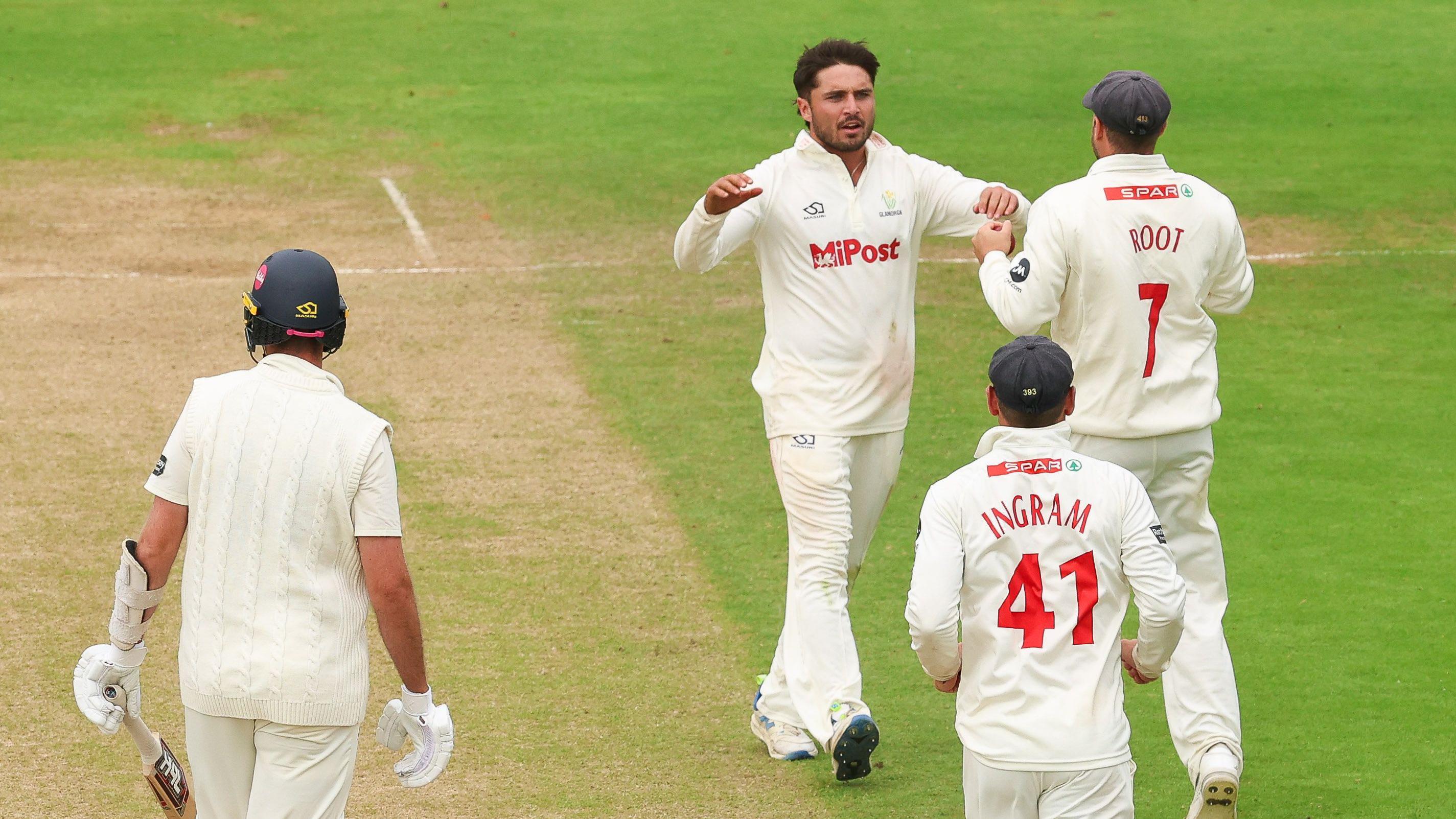 Kent give themselves a chance in tense battle with Glamorgan