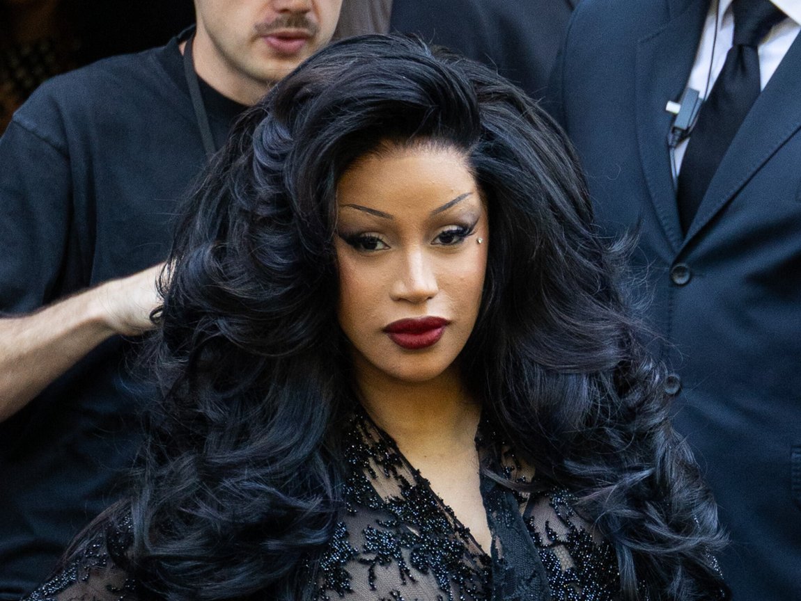 After Microphone Throw: Cardi B Charged with Battery