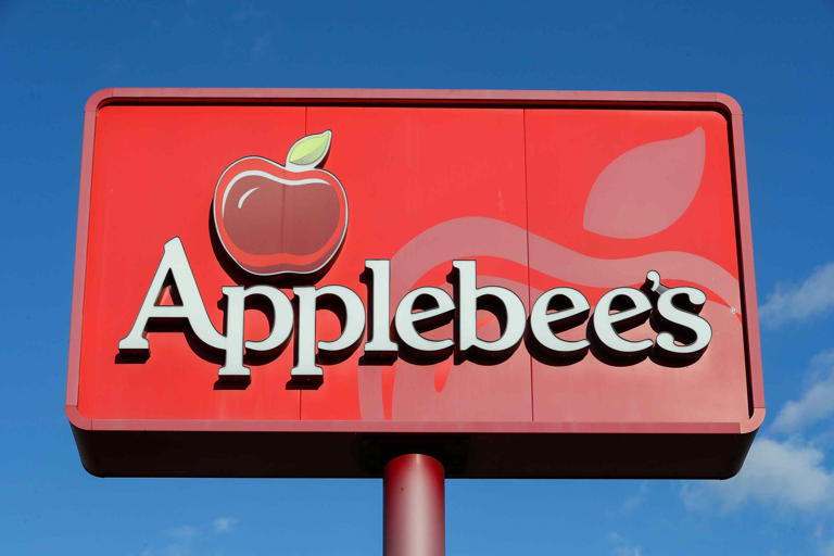 Applebee's brings back popular $6 sips and debuts an all-new sizzling dish
