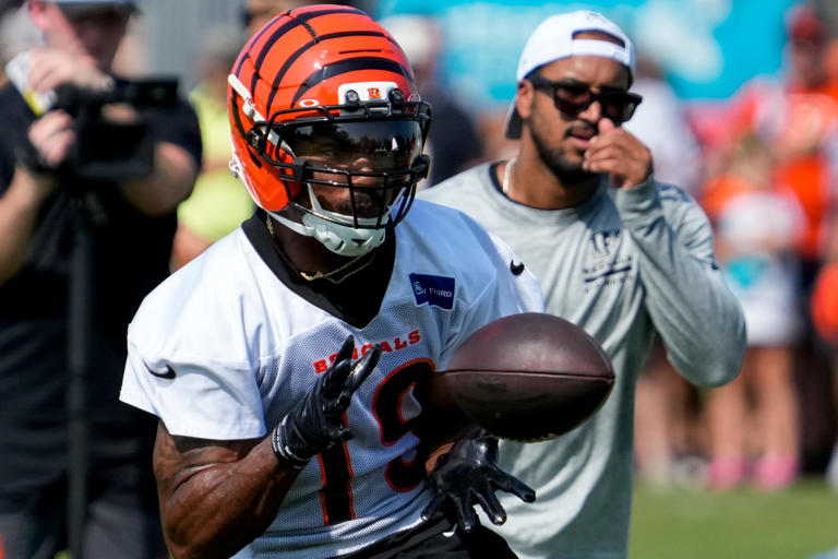 Cincinnati Bengals re-sign former Wisconsin receiver to one-year deal