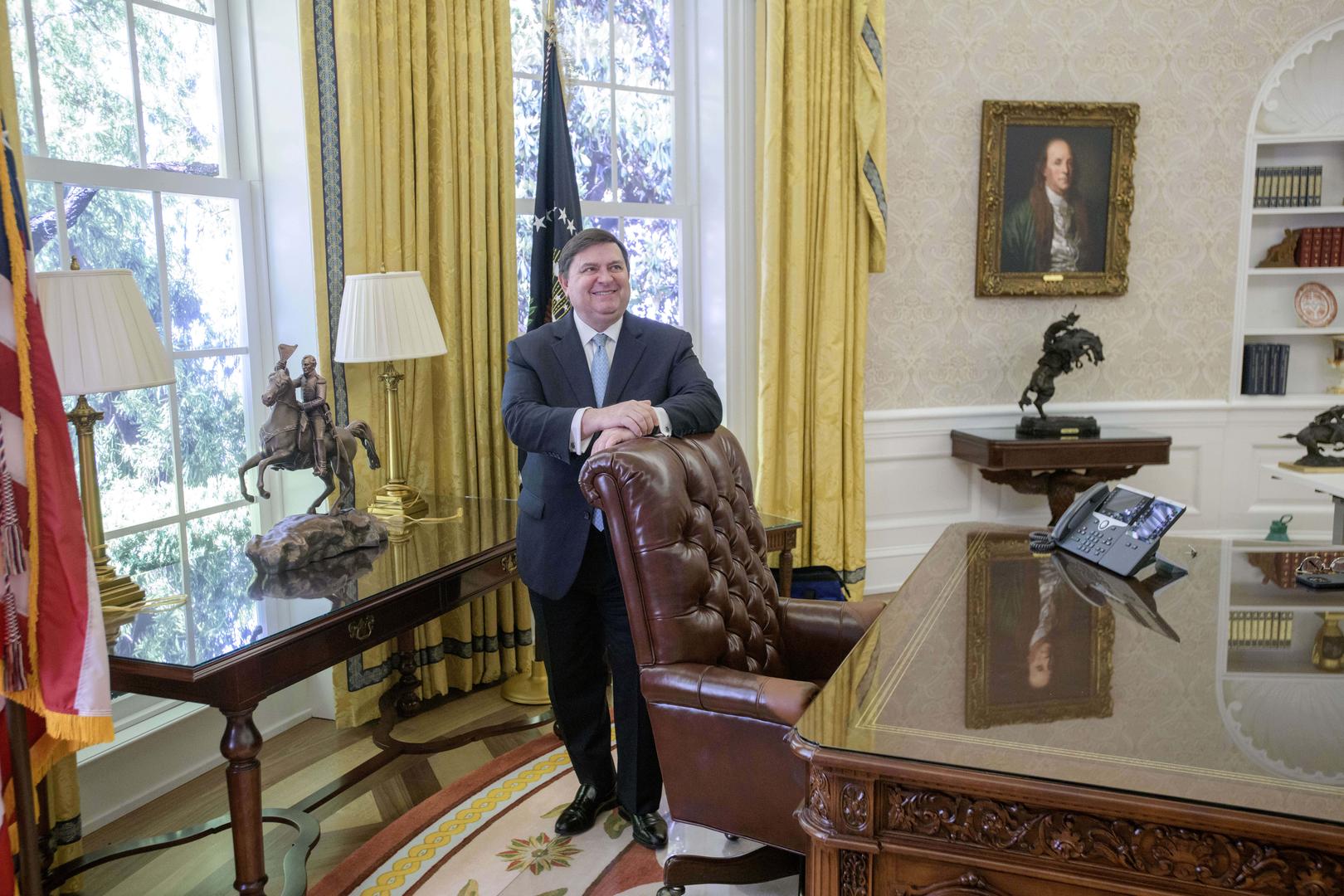 A replica Oval Office near the White House just got a Trump makeover