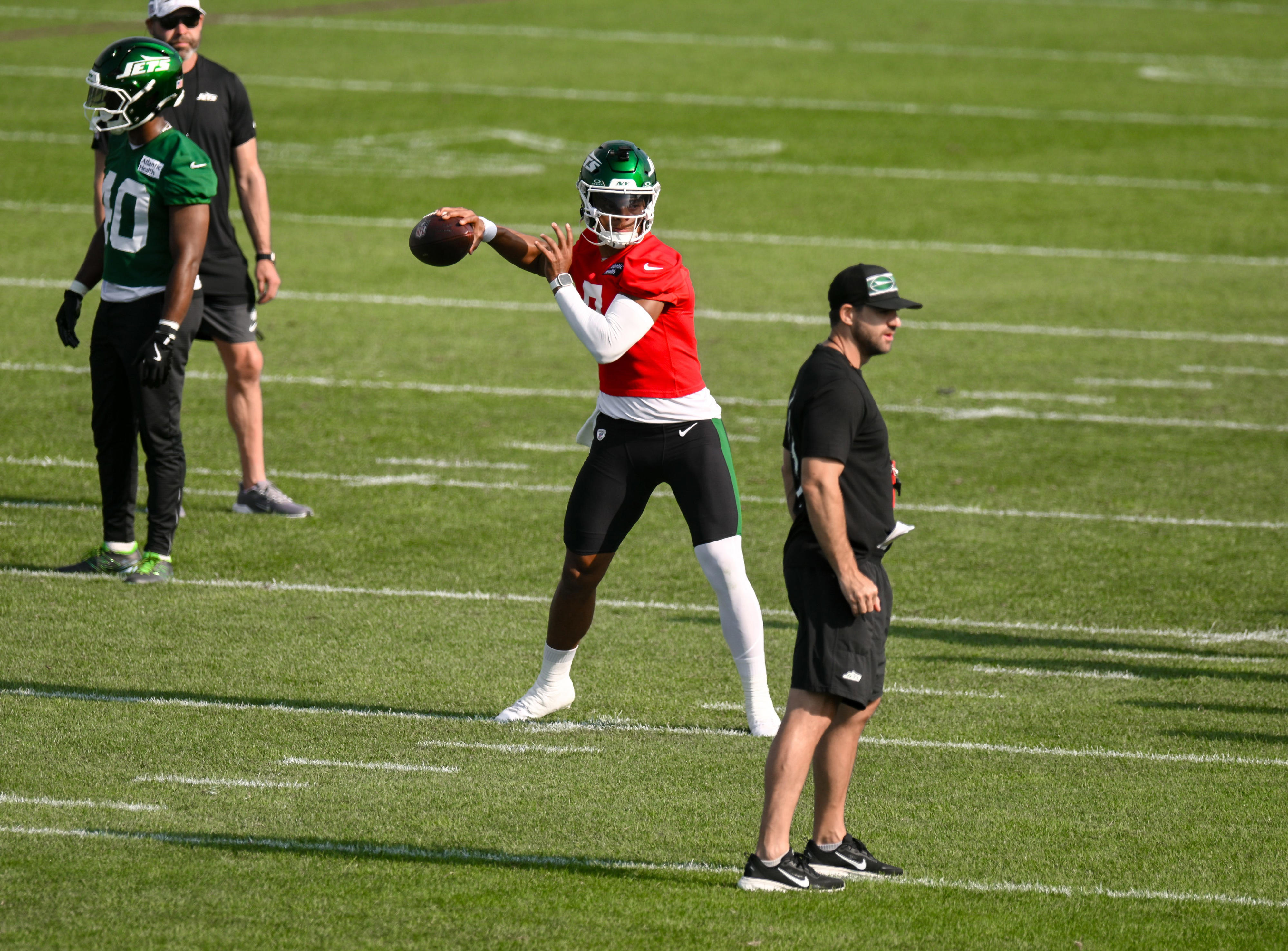Latest injury update for Jets quarterback Justin Fields