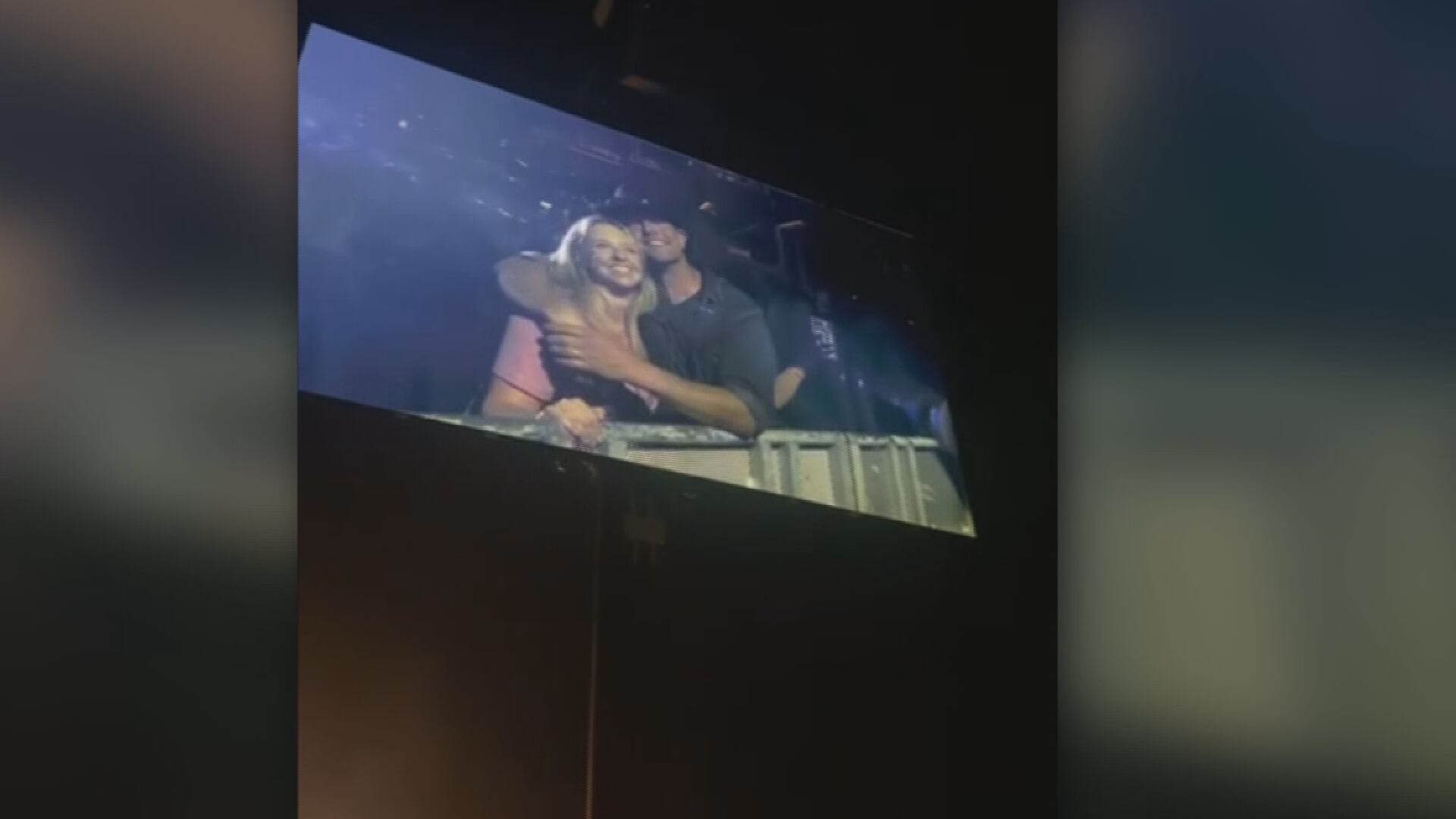 Shania Twain serenades Bangor couple with their wedding song