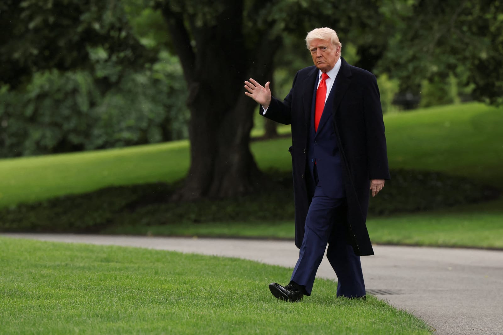 Trump in a 'very sour mood' because 'people don't like what he’s doing ...