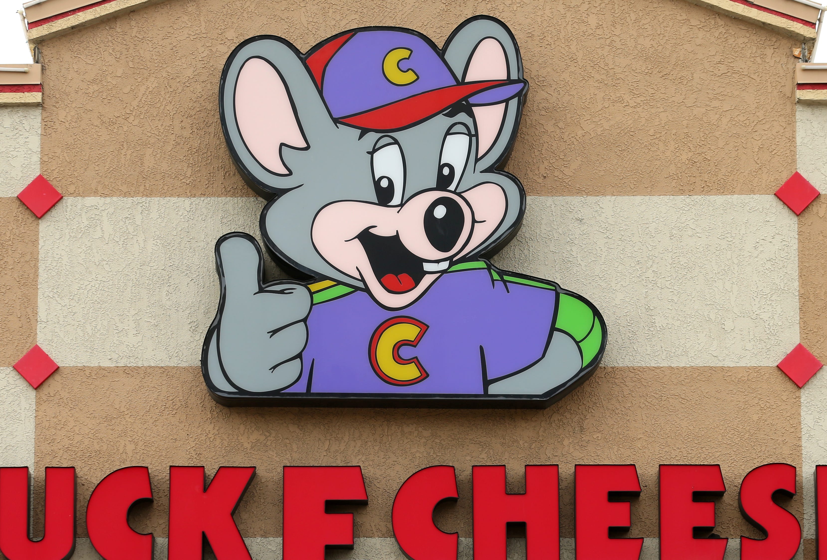 Chuck E. Cheese worker arrested on fraud charges while dressed as mascot