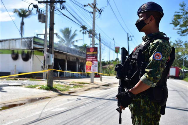 Thailand warns of war with Cambodia as 138,000 flee fighting