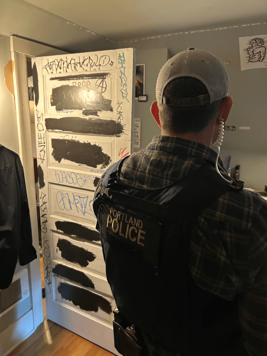 Portland police paint graffiti artist MONK6 into a corner as BAMBI ...