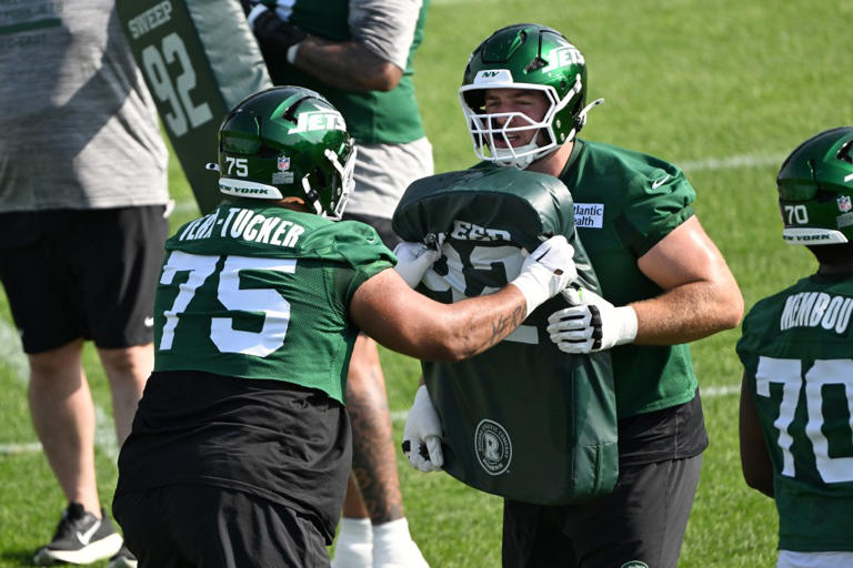 Alijah Vera-Tucker wants the Jets responsibility — and the future that ...