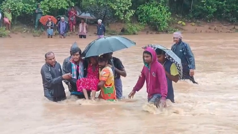 Pregnant woman carried on shoulders to hospital after flood cuts road ...