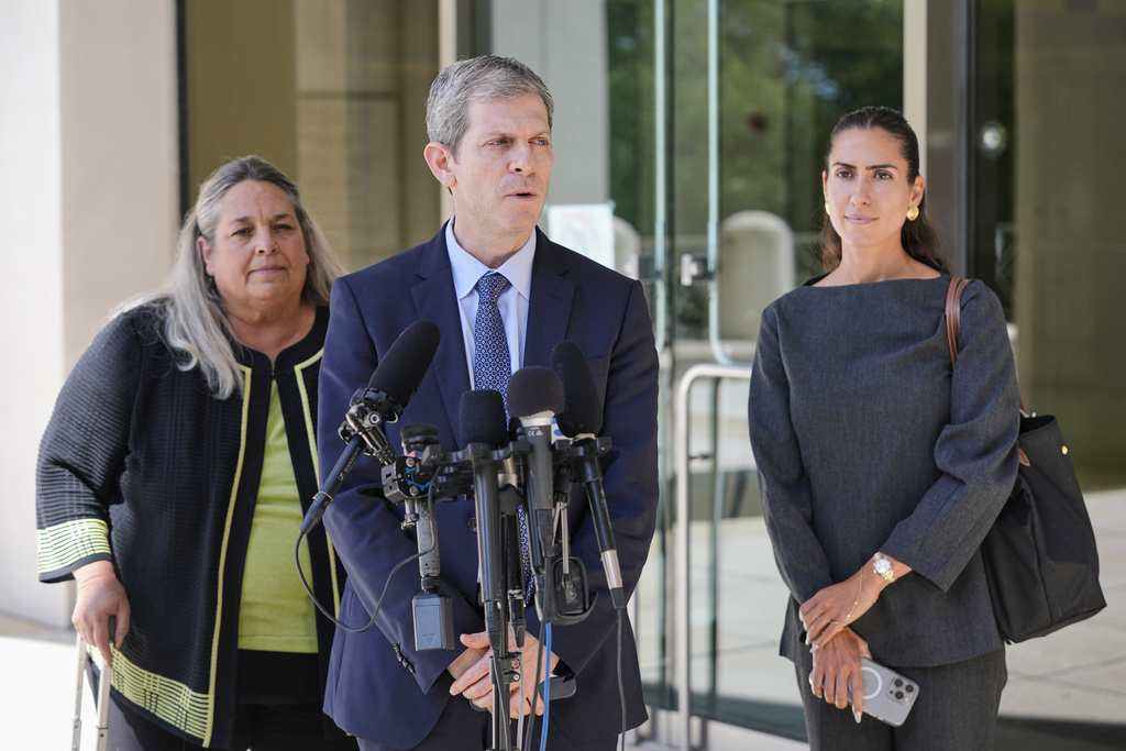 Justice Dept. official meets with Ghislaine Maxwell, Jeffrey Epstein's ...