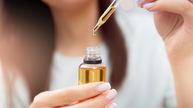 How To Choose And Use The Right Essential Oils To Keep Various Types Of ...