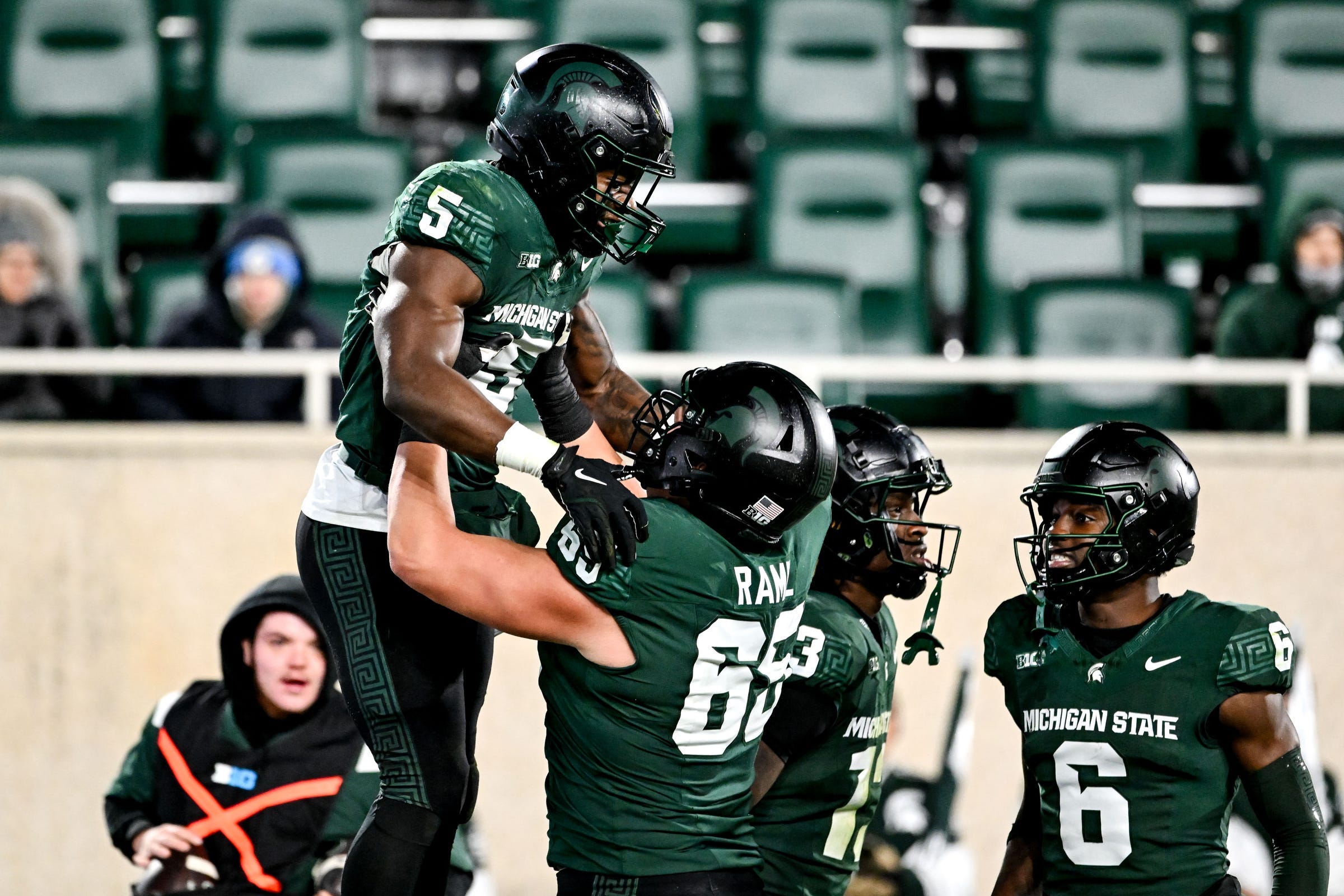 Michigan State football starting LT enters transfer portal