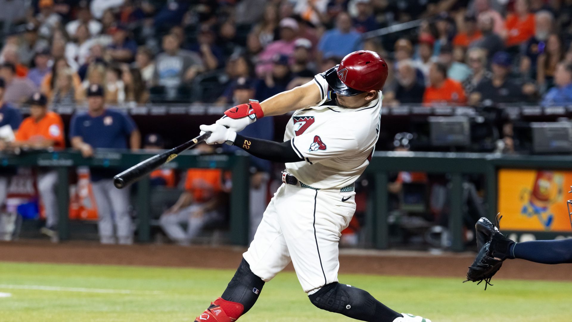 Mariners acquire 1B Josh Naylor from the Diamondbacks for two pitchers