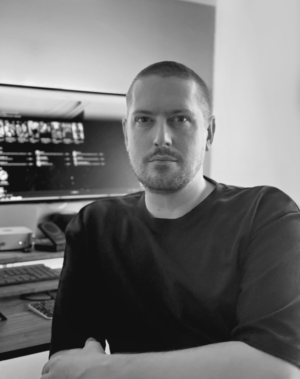 Hallwood Inks First of Its Kind Record Deal With an "AI Music Designer"