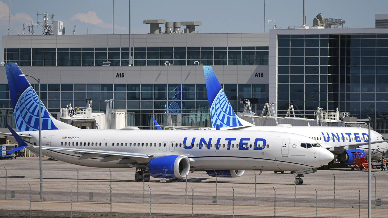 Flights halted, then resumed: Why did United Airlines ground its entire ...