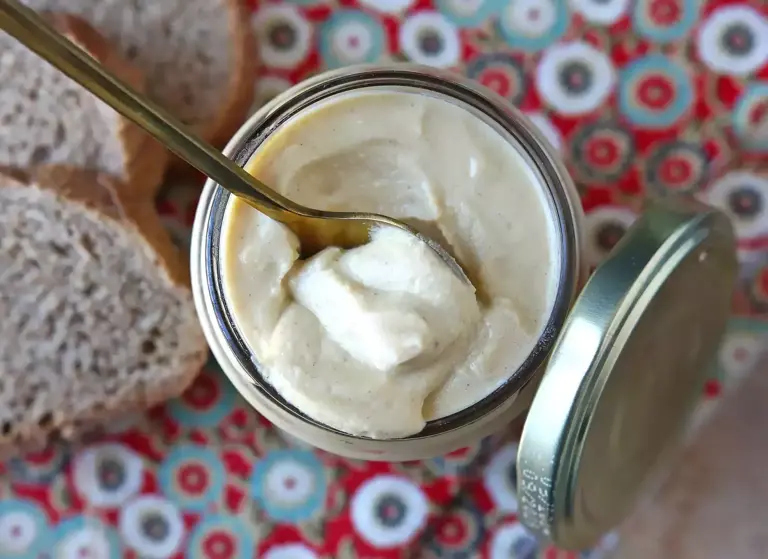 Hard-boiled egg mayonnaise: light, tasty and oil-free
