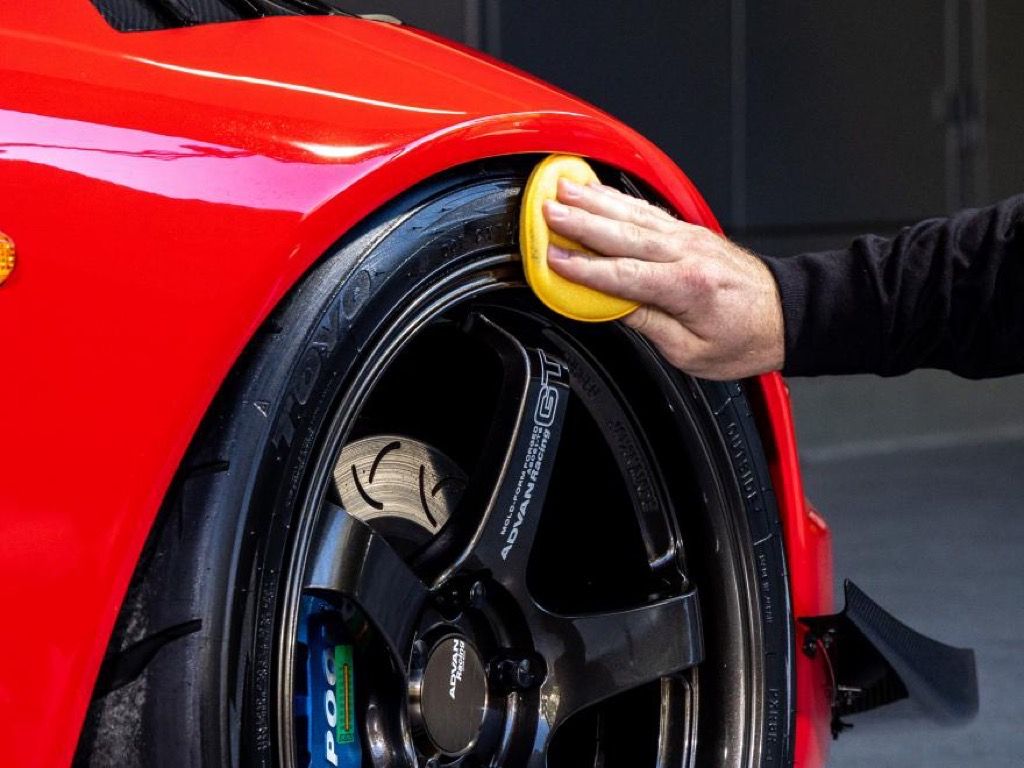 Sering Pakai Semir Bisa Bikin Ban Mobil Retak-retak, Ini Kata Ahlinya