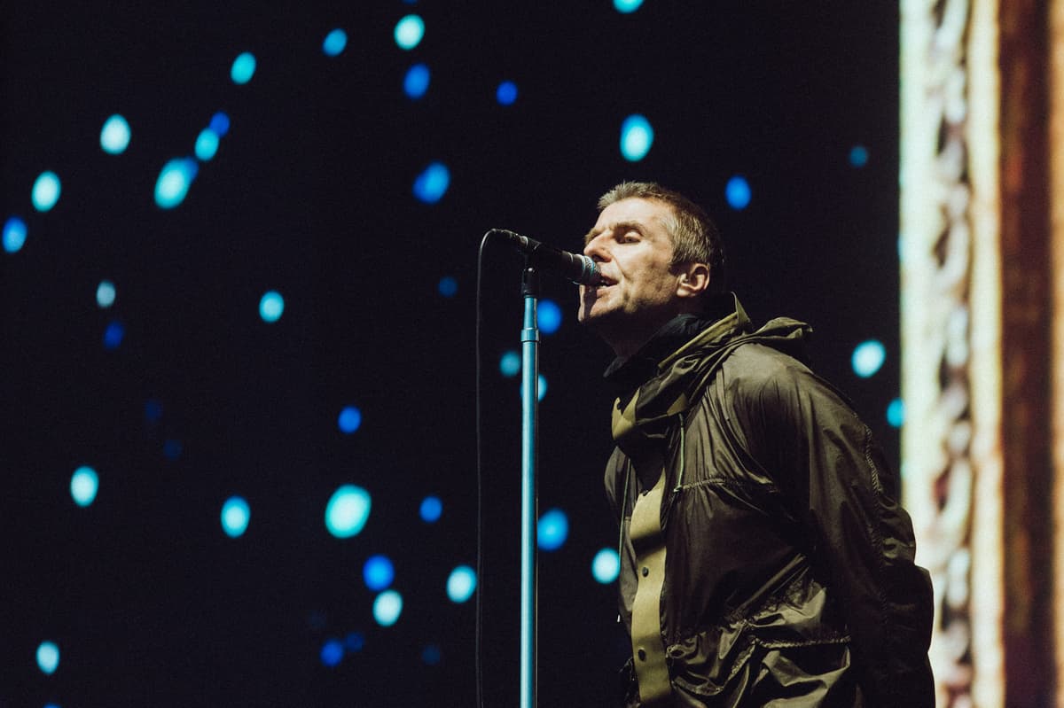 Oasis at Wembley: Excited fans queue from 5am to see first London show ...