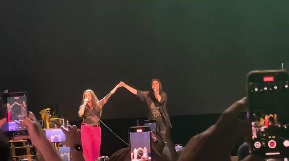 Alanis Morissette in concerto a Roma, duetto a sorpresa con Pausini: le ...