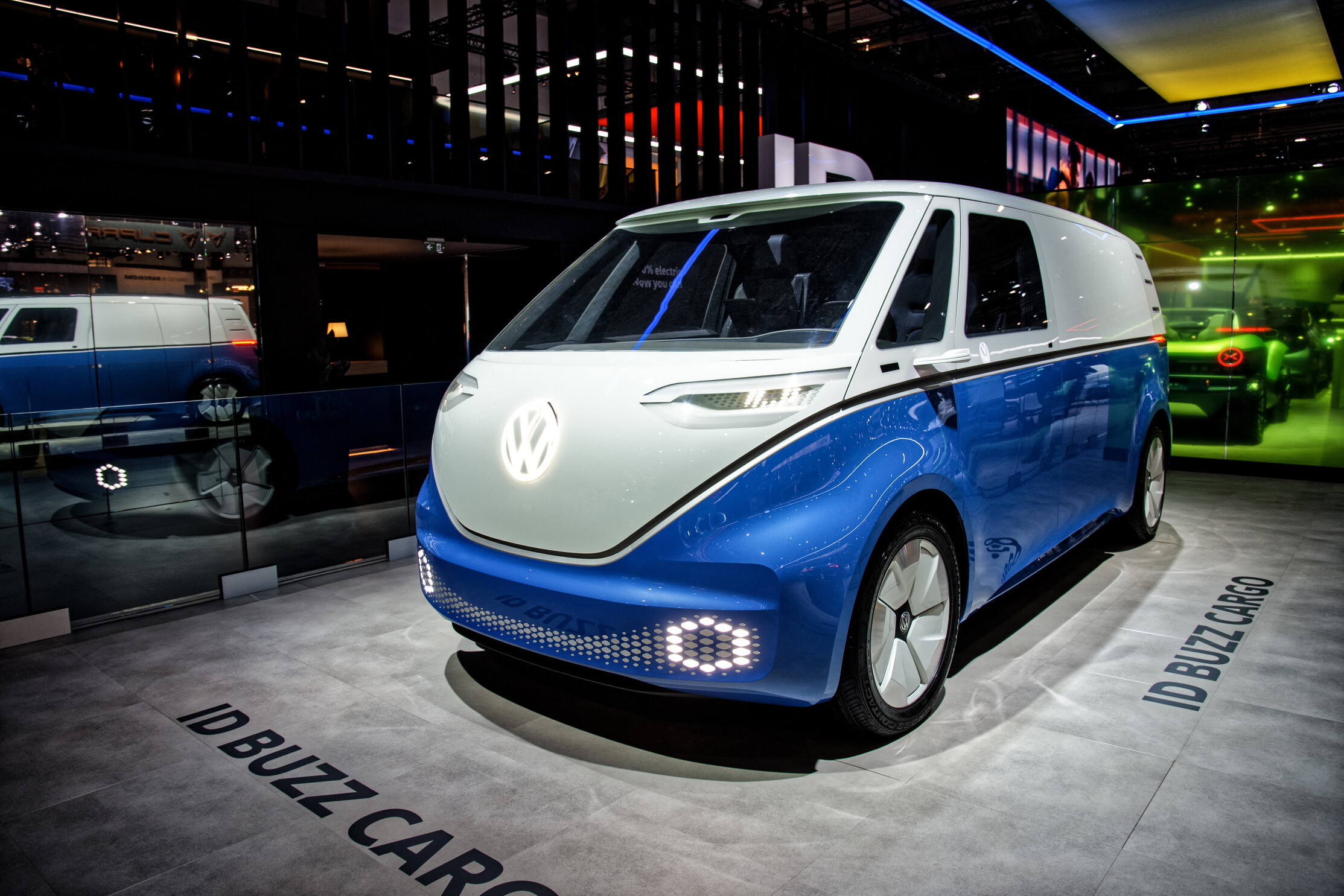 I dazi si abbattono su Volkswagen, utili crollano a -36%