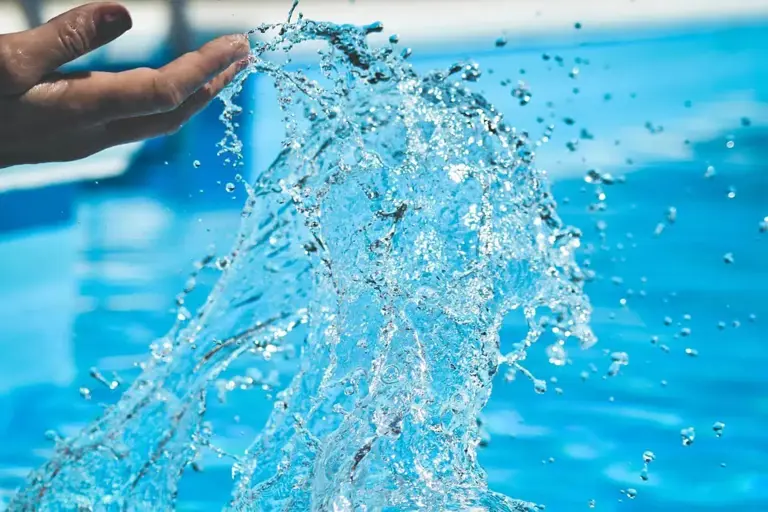 Levar o smartwatch para a piscina e para a praia? Cuidado!