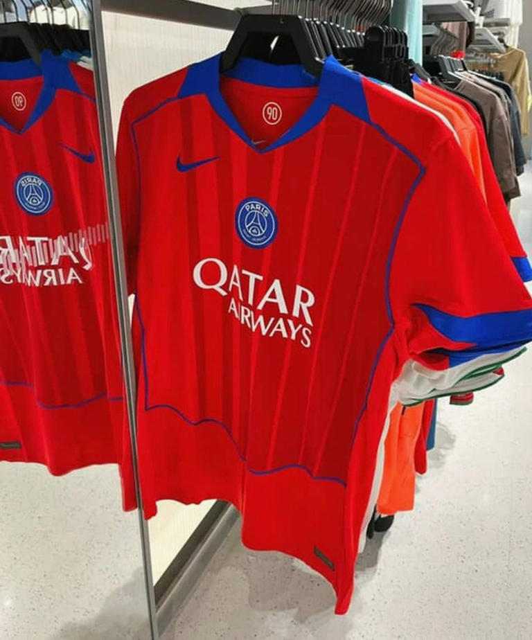 Le 3e maillot 2025/2026 du PSG en images