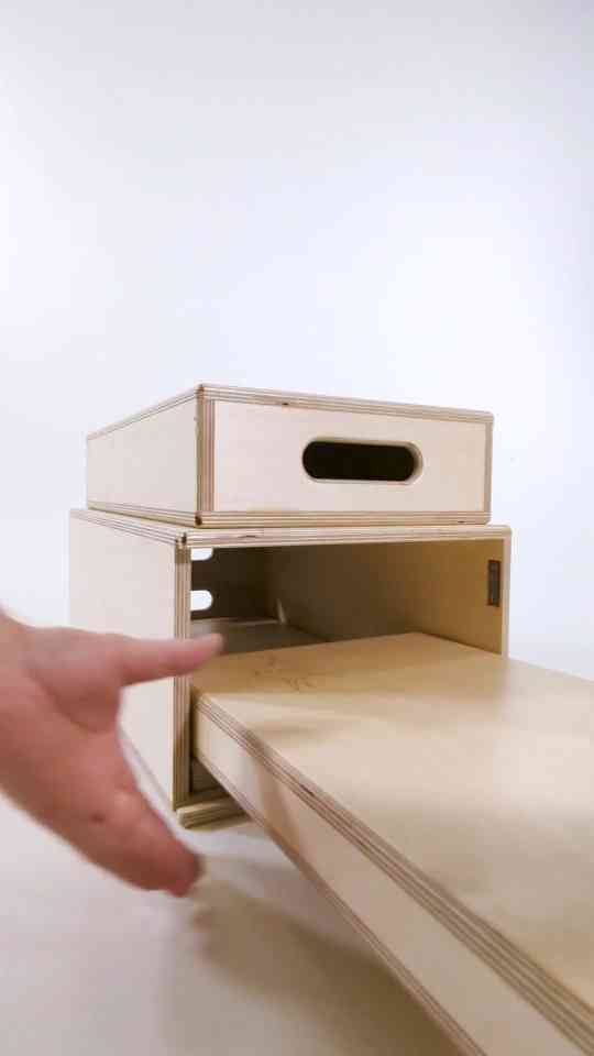Nesting apple boxes save space