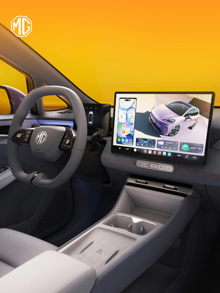 Nuova MG4, svelati gli interni: comfort e tecnologia Oppo