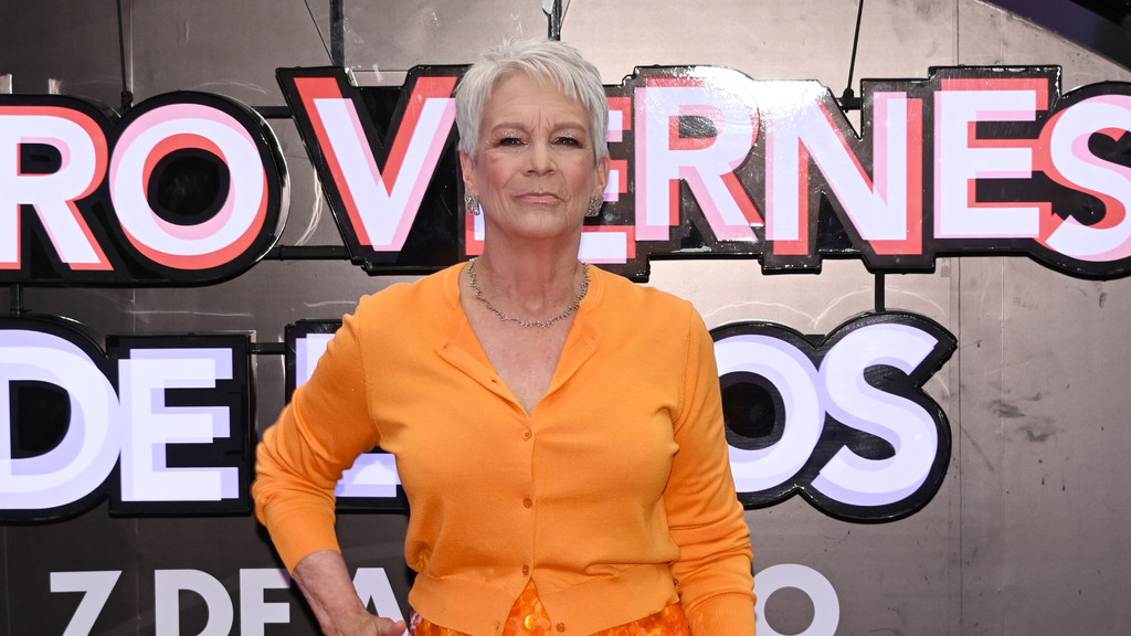 Jamie Lee Curtis confirms Murder, She Wrote reboot