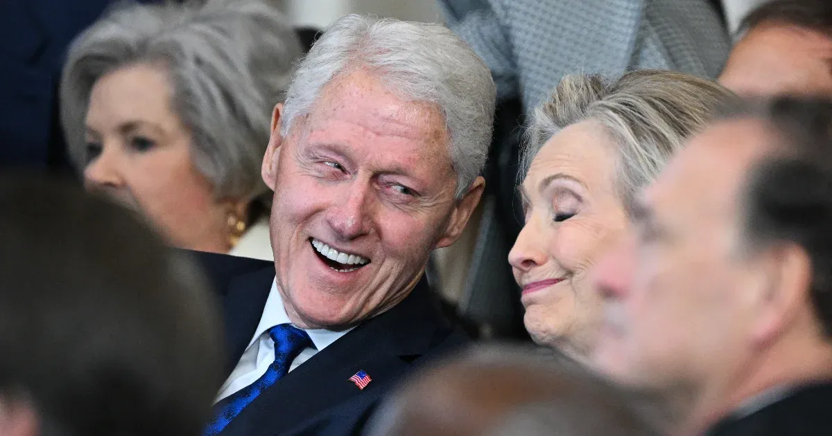 Donald Trump mellett Bill Clinton neve is rajta van az Epstein ...