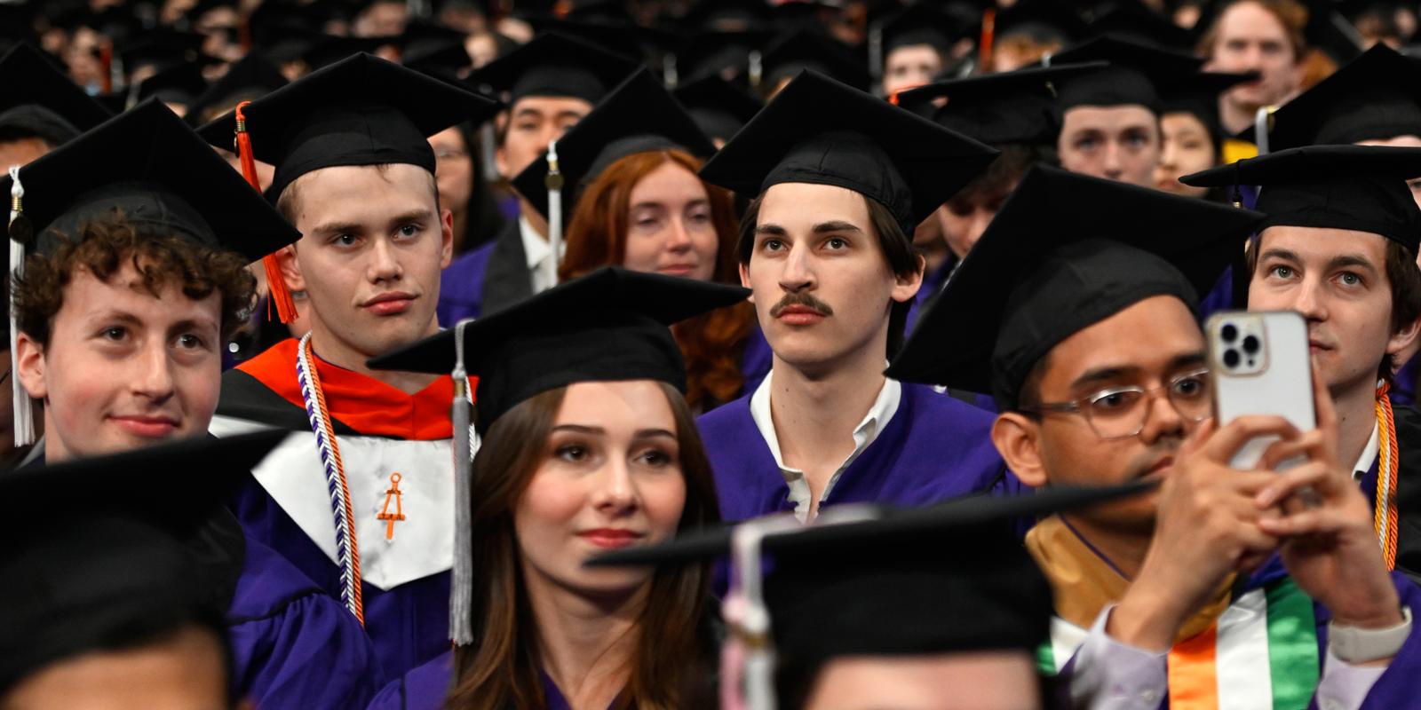 Färre jobb för akademiker: "Chat GPT tar över"