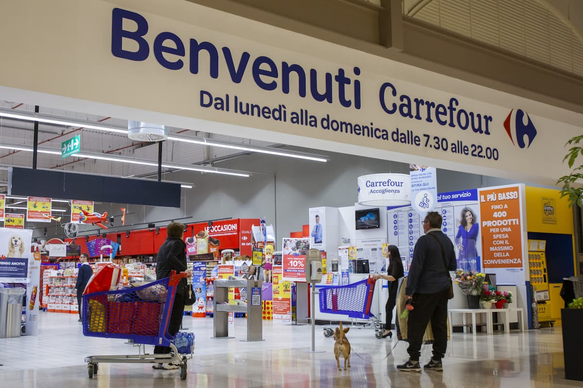 Perché Carrefour lascia l’Italia, il marchio francese dei supermercati ...