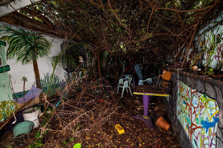 Raze or save? A fight over fate of home in flood-prone South Beach ...