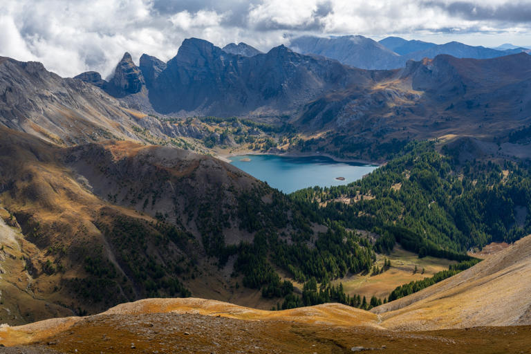 Le plus haut lac naturel d’Europe se situe en France, niché à 2 228 m d ...