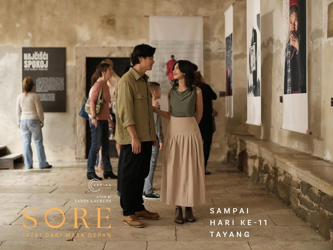 6 Outfit Sheila Dara di Film Sore: Istri dari Masa Depan, Tampil Simpel ...