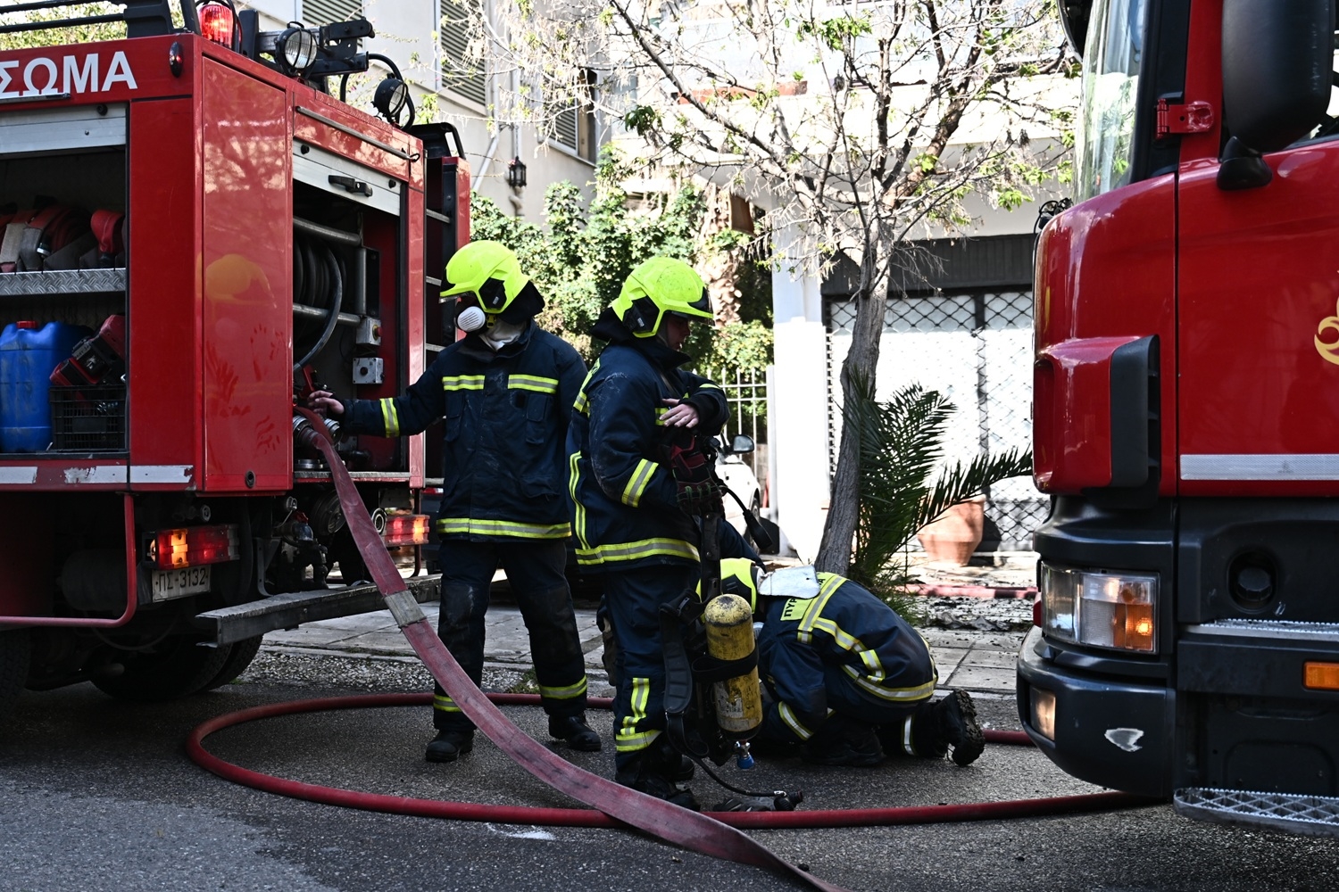 Υπό έλεγχο η πυρκαγιά σε κατάστημα με ανταλλακτικά αυτοκινήτων στο Ίλιον
