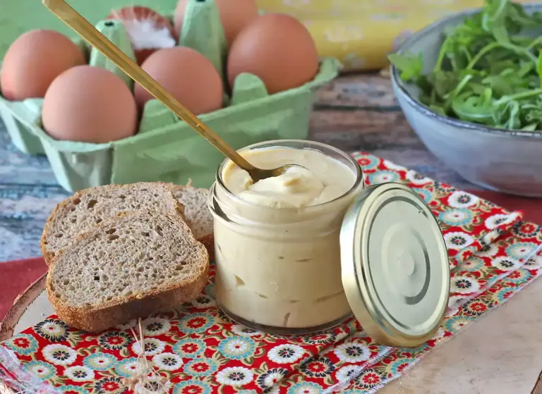 Hard-boiled egg mayonnaise: light, tasty and oil-free