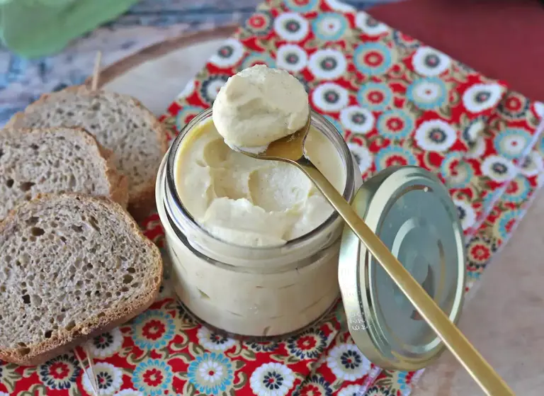 Hard-boiled egg mayonnaise: light, tasty and oil-free